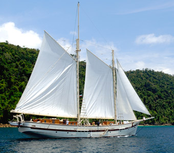 Emperor Raja Laut Liveaboard Raja Ampat, Komodo, Ambon